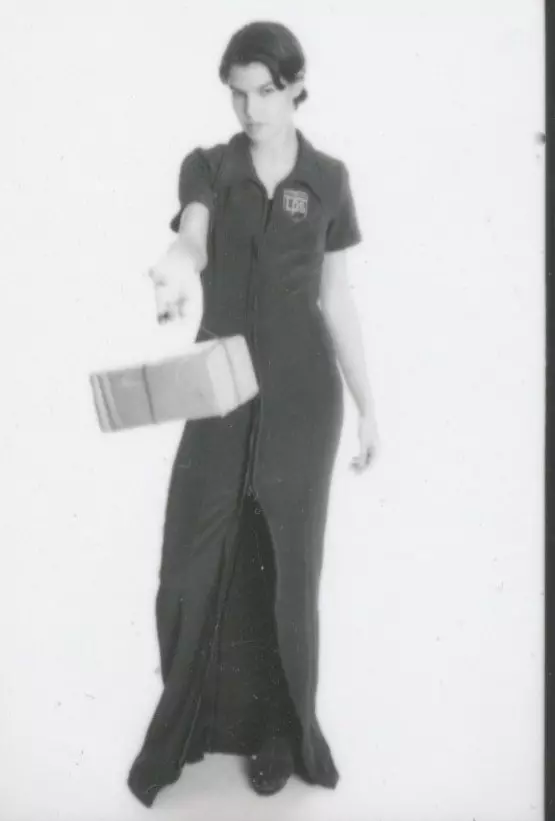 ชุด Laura Whitcomb UPS 1994 ได้รับความอนุเคราะห์จากภัณฑารักษ์ของ Laura WhitcombLabel
