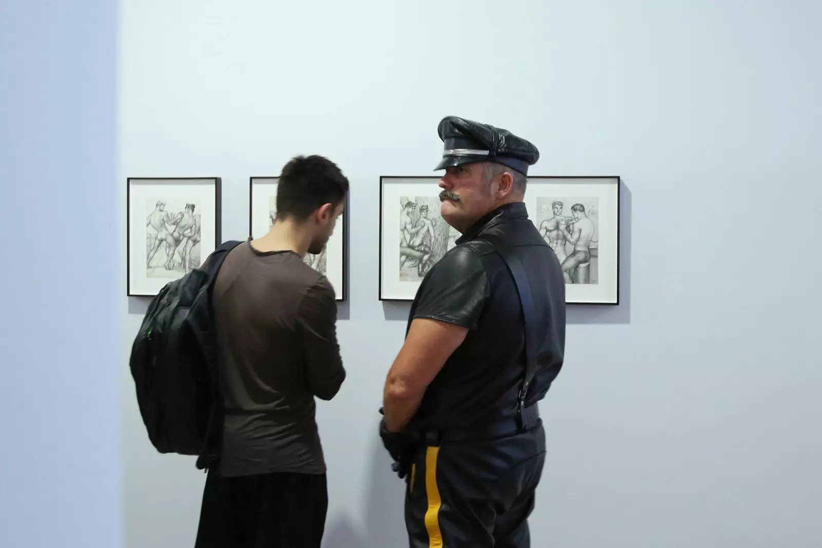 Tom of Finland izstādes apmeklētāji Ņujorkā 2015. gadā.