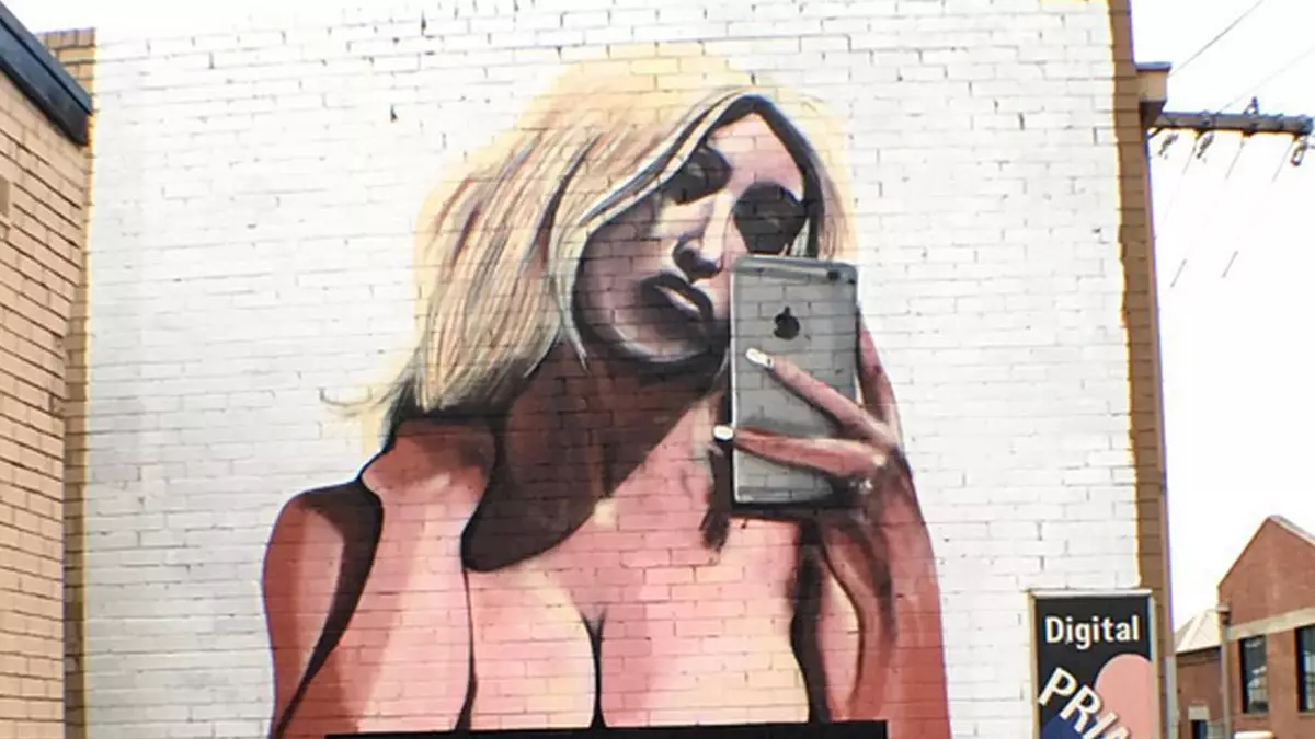 To gigantyczne graffiti Kim Kardashian mówi więcej, niż się wydaje