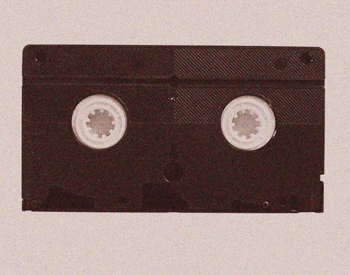 Wenn Sie sich dieses Bild genau ansehen, werden Sie sich daran erinnern, dass die VHS immer ein überraschtes Gesicht hatte.