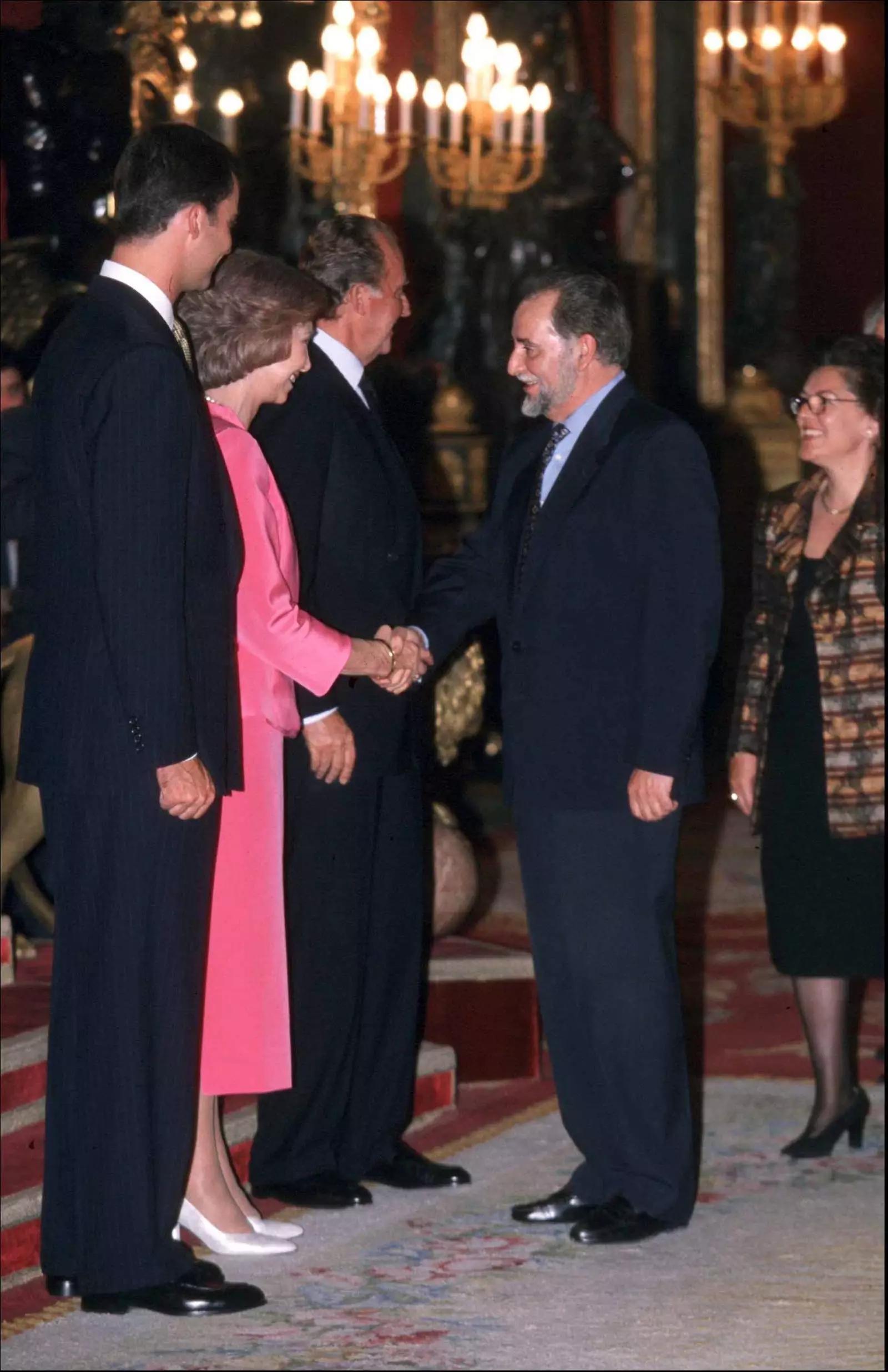 Anguita salutas Doña Sofía en la Hispana Tago 2000.