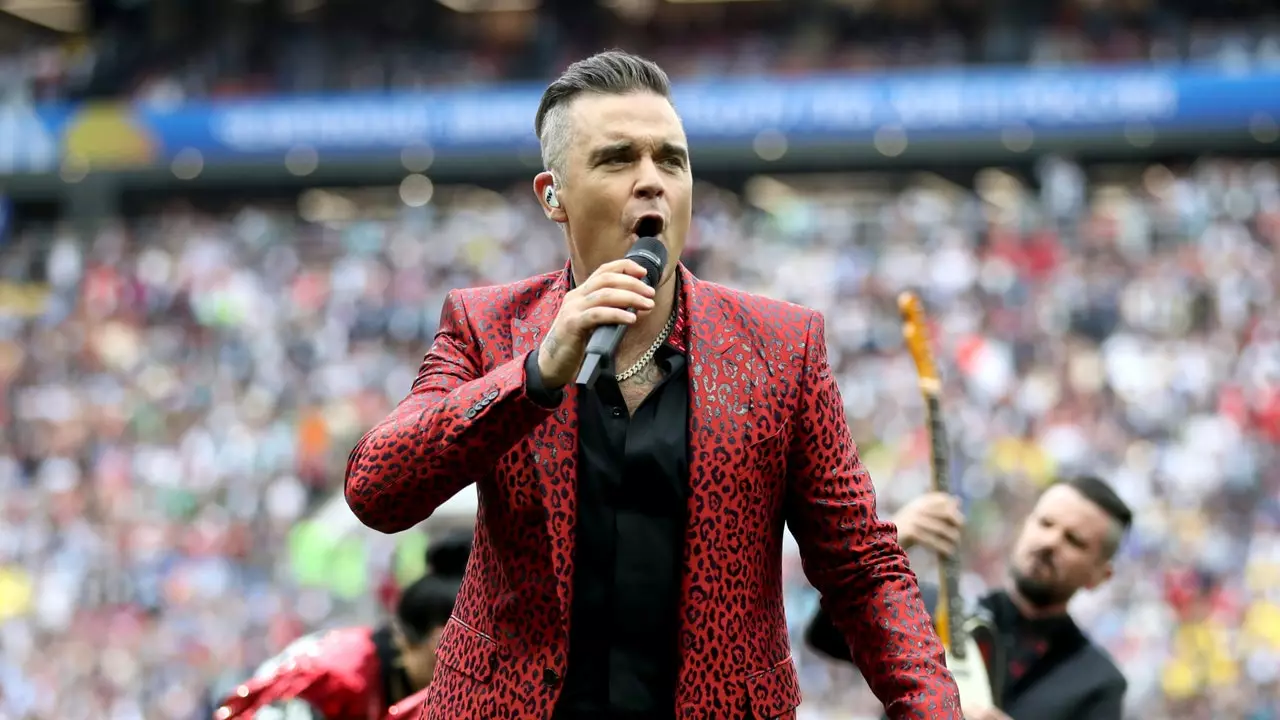 An wen richtete sich eigentlich Robbie Williams' umstrittener Kamm zur Eröffnung der WM in Russland?