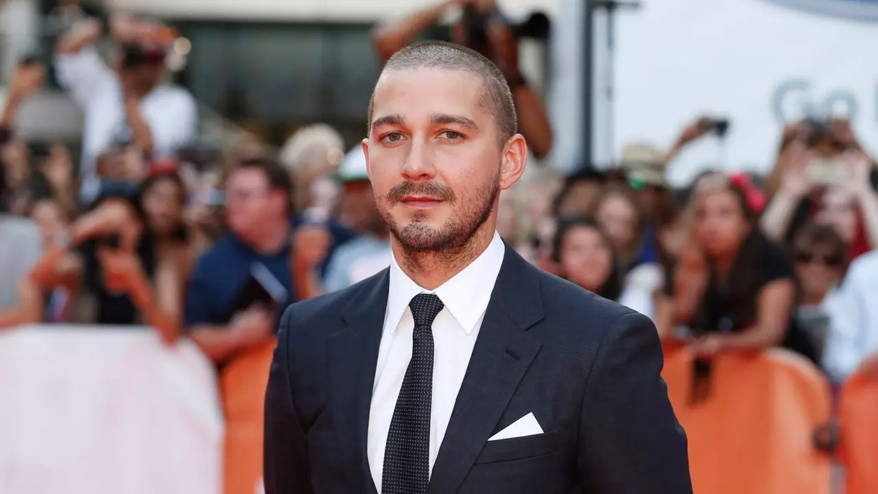 Sumuhun, aya katerangan logis pikeun Syiah Labeouf diasah kawas kieu di jalan