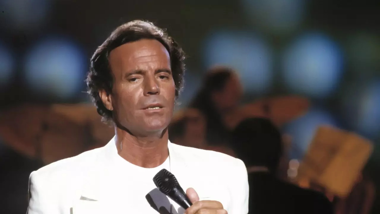 Vi amas Julion Iglesias... kaj vi scias ĝin