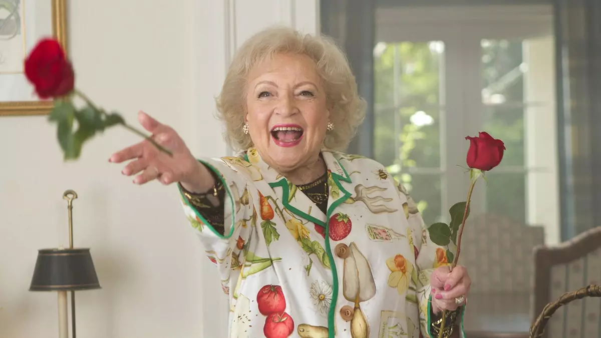 La 50 plej optimismaj, ironiaj kaj saĝaj frazoj de Betty White