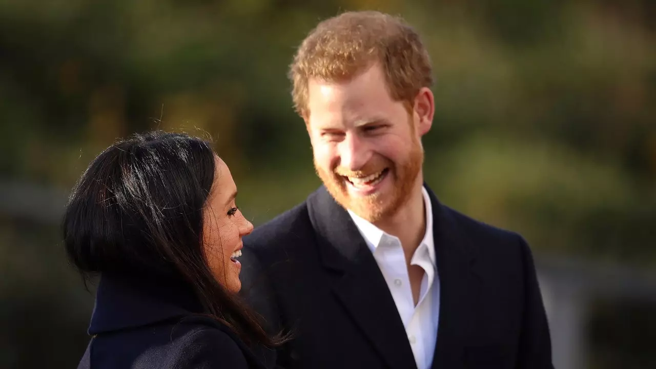 Harry en Meghan vlogen (economy class) naar Nice om het nieuwe jaar te vieren