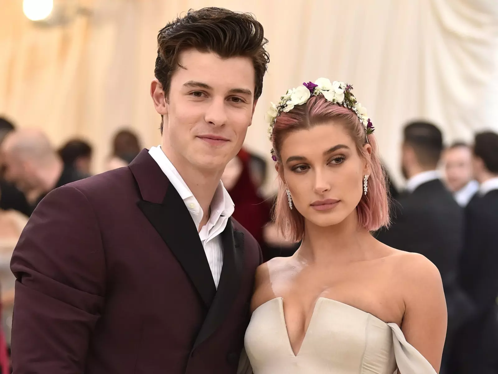 Shawn Mendes și Hailey Baldwin.