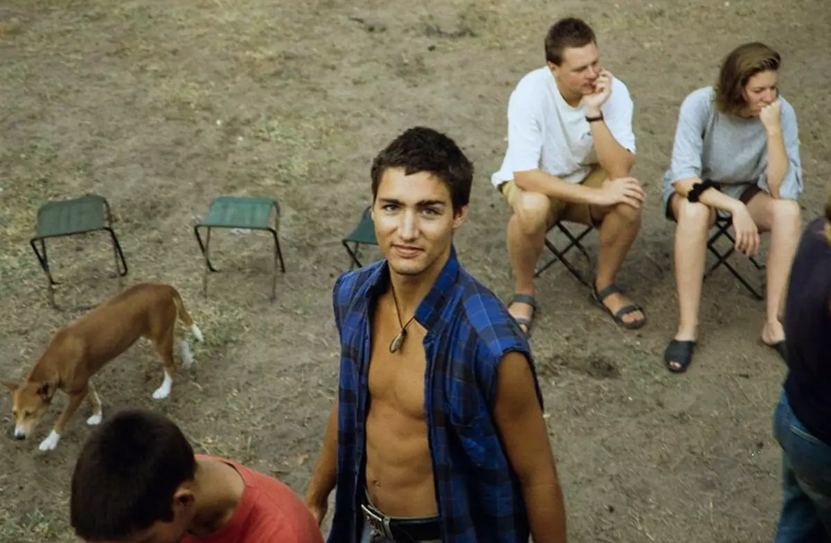 Justin Trudeau uprostřed přírody.