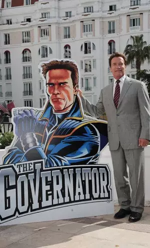 Die akteur by die aanbieding van 'n televisiereeks genaamd 'The Governator' in Cannes 2011.