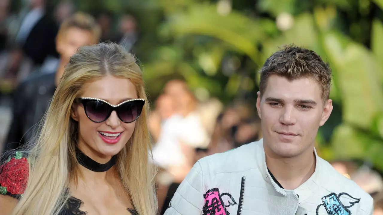 Dit is de geheime betsjutting fan 'e datum dy't Paris Hilton hat keazen om te trouwen