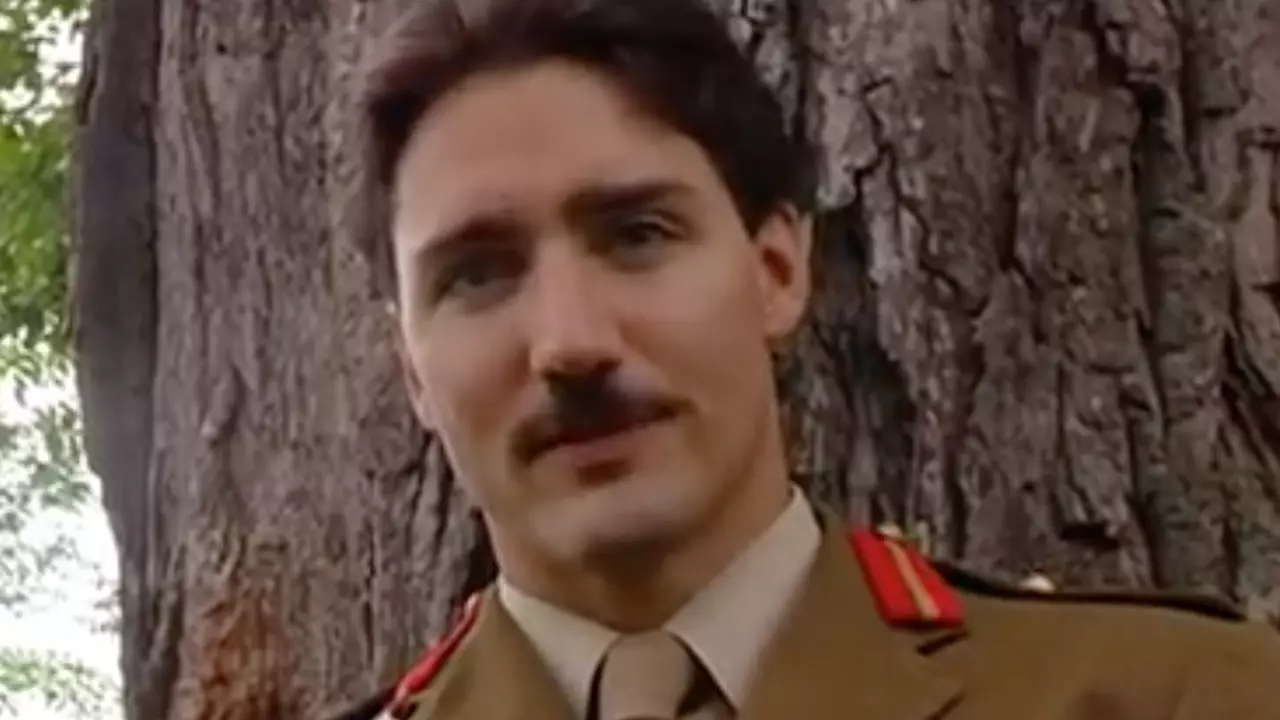 Ach cad atá á dhéanamh ag Justin Trudeau le mustache agus é gléasta mar shaighdiúir?