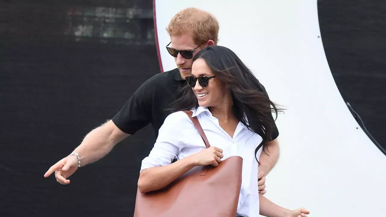 Thaum Harry pom Meghan