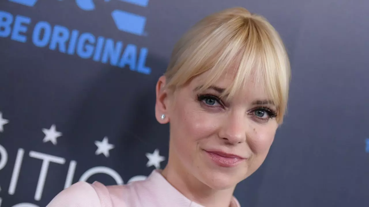 Anna Faris piav qhia tias vim li cas thiaj tau txais txoj haujlwm boob yog ib qho kev txiav txim siab zoo tshaj plaws uas nws tau ua