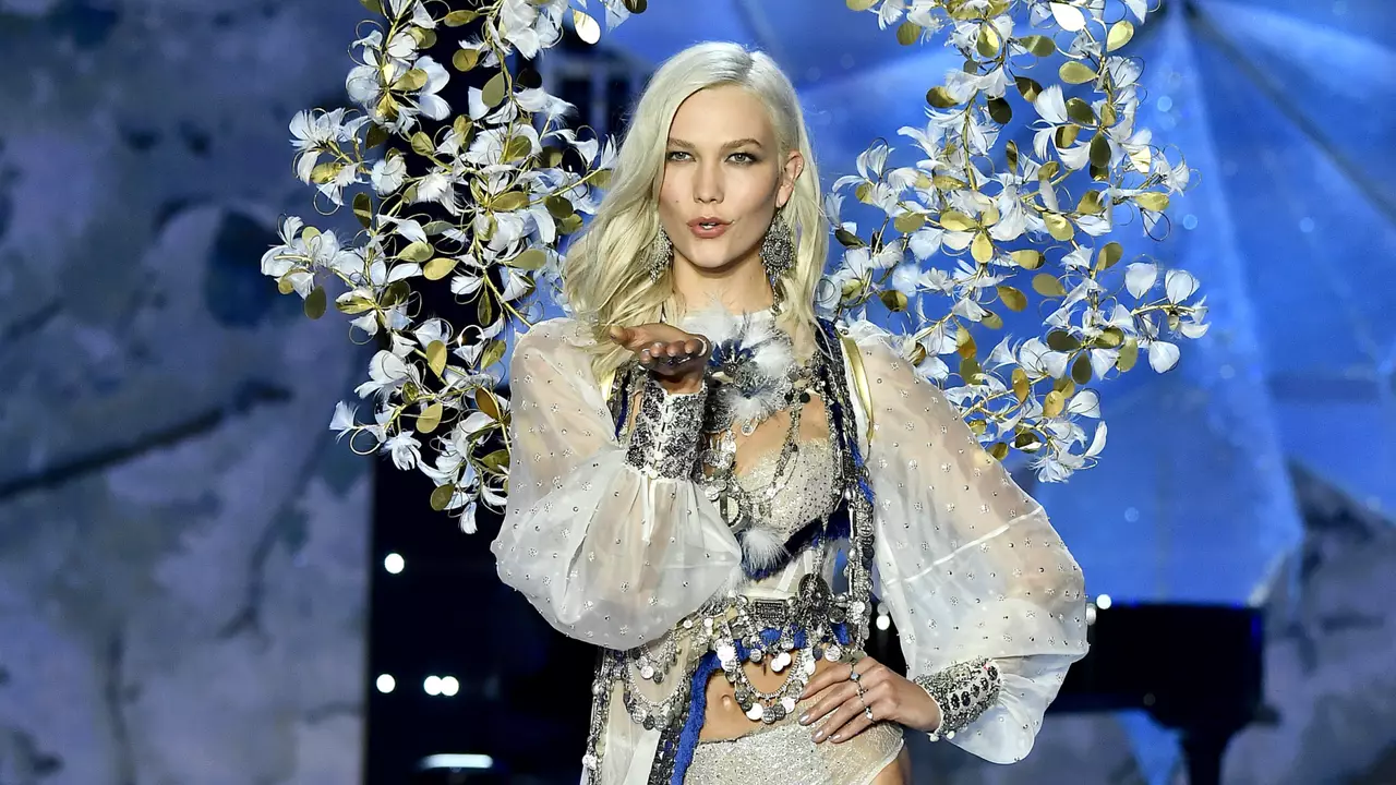 Karlie Kloss heldur því fram að Victoria's Secret skrúðgangan sé ekki á skjön við femínisma