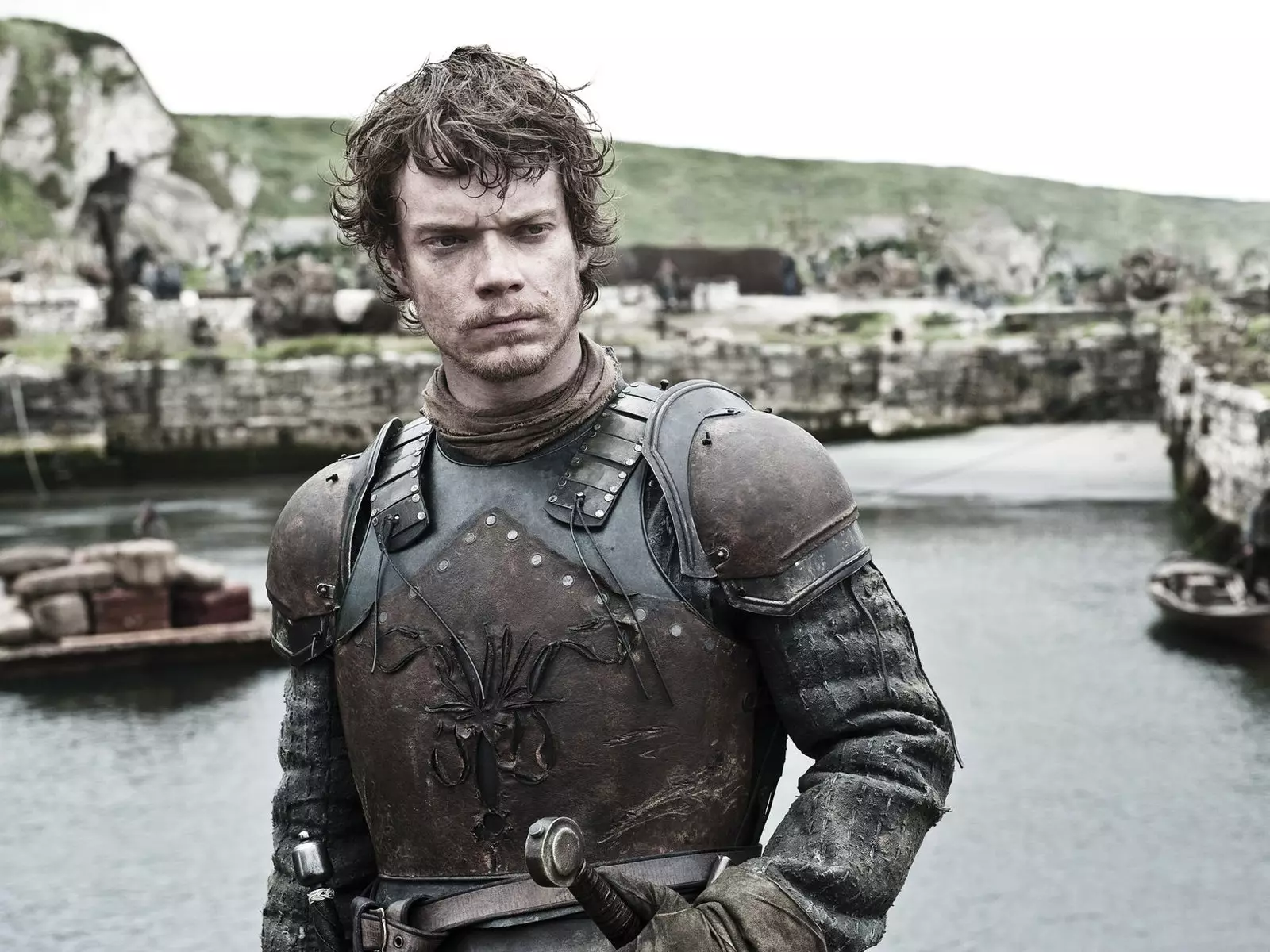 Alfie Allen waxaa lagu gartaa Theon.