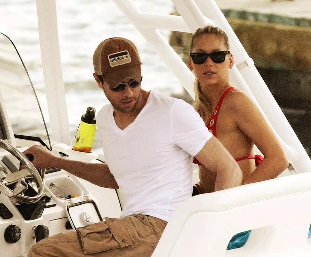 Enrique Iglesias eta Anna Kournikova Miamin.