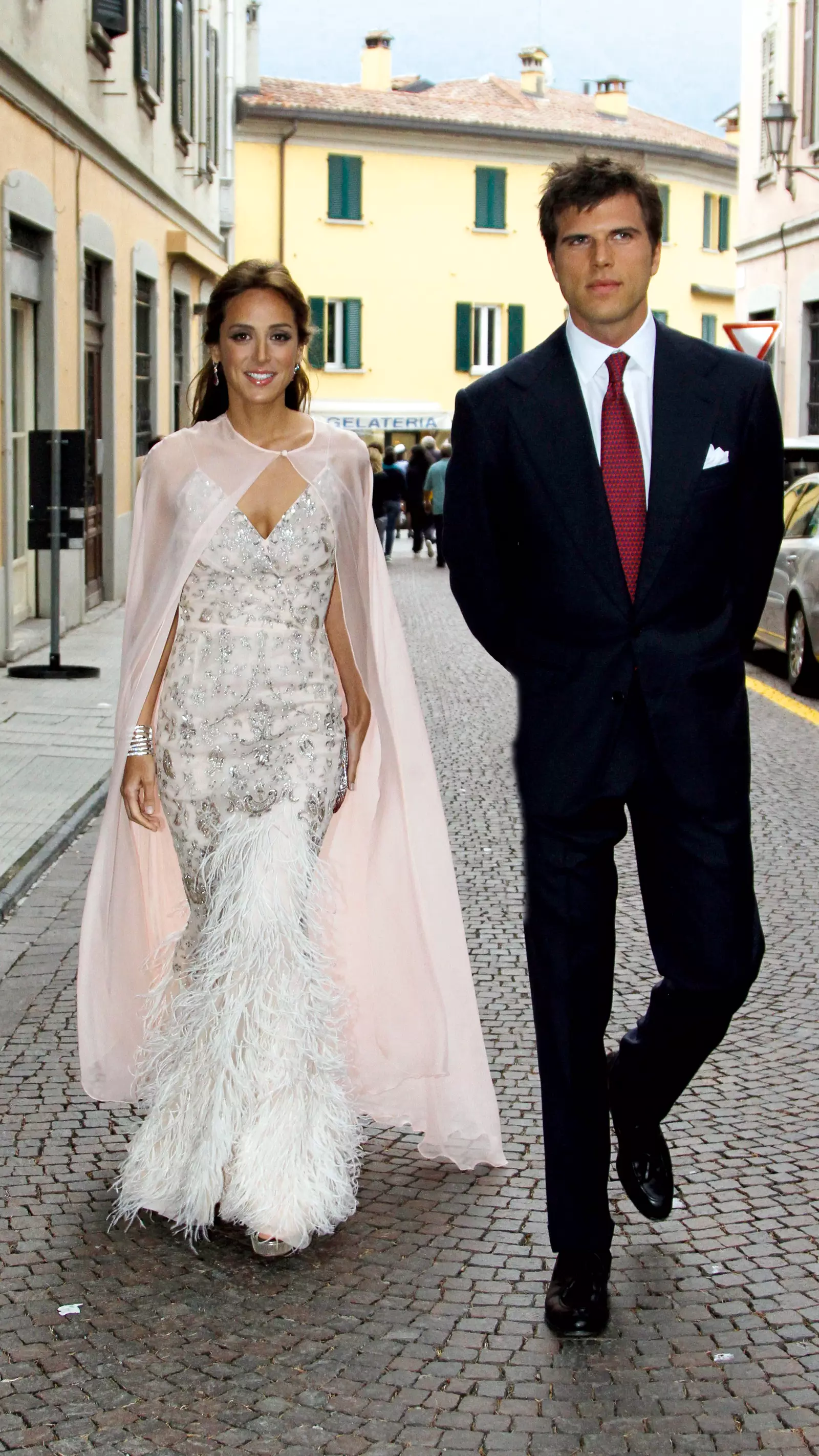 Tamara Falcó in abito da Oscar de la Renta al matrimonio di Fabrizia Ruffo di Calabria nel giugno 2012