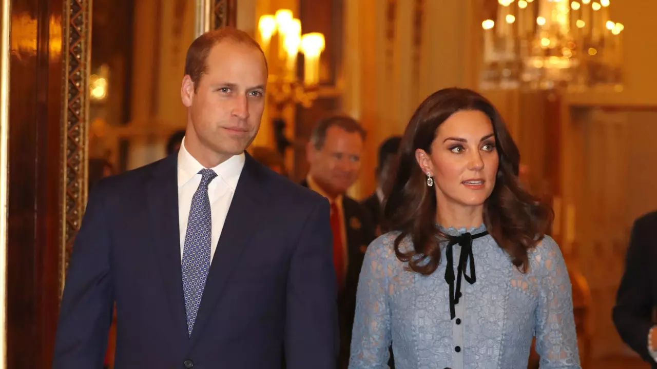 Kate Middleton muncul maneh nganggo weteng ing sangisore klambi ketat sewu euro