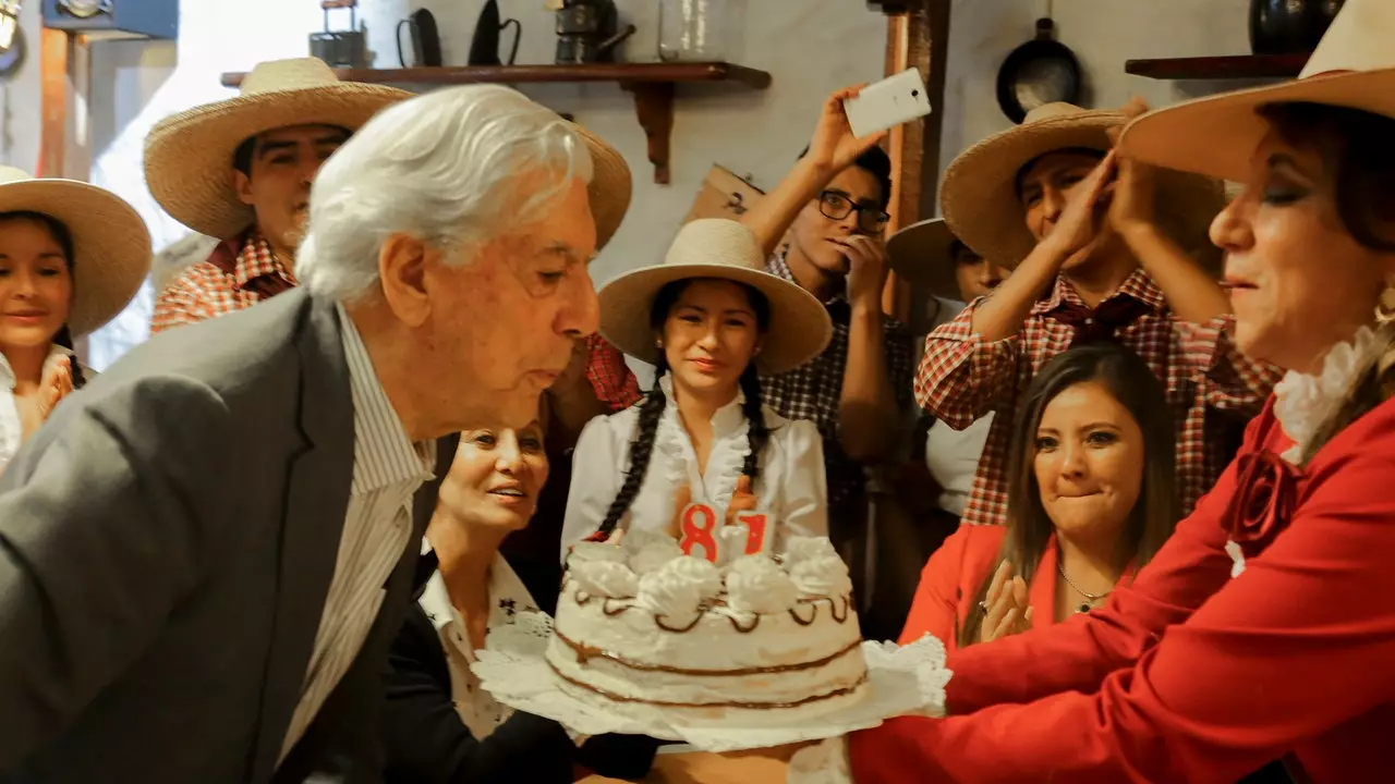Sådan fejrede Mario Vargas Llosa sin 81-års fødselsdag