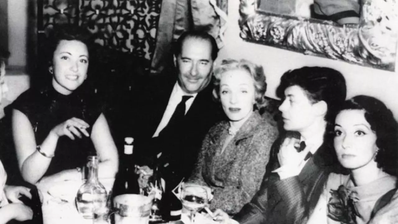 Frede, jacaylka Marlene Dietrich iyo boqoradda lesbians ee Paris