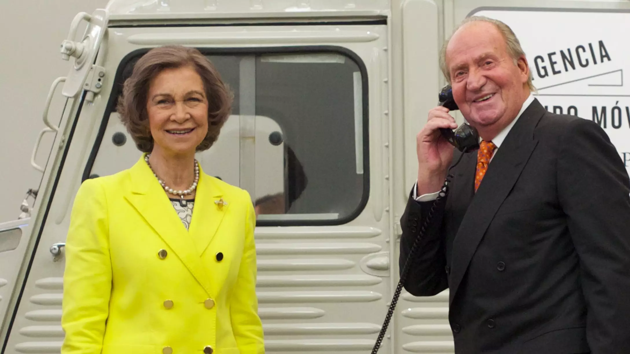 De keningen Juan Carlos en Sofia yn in offisjele akte fan 2014