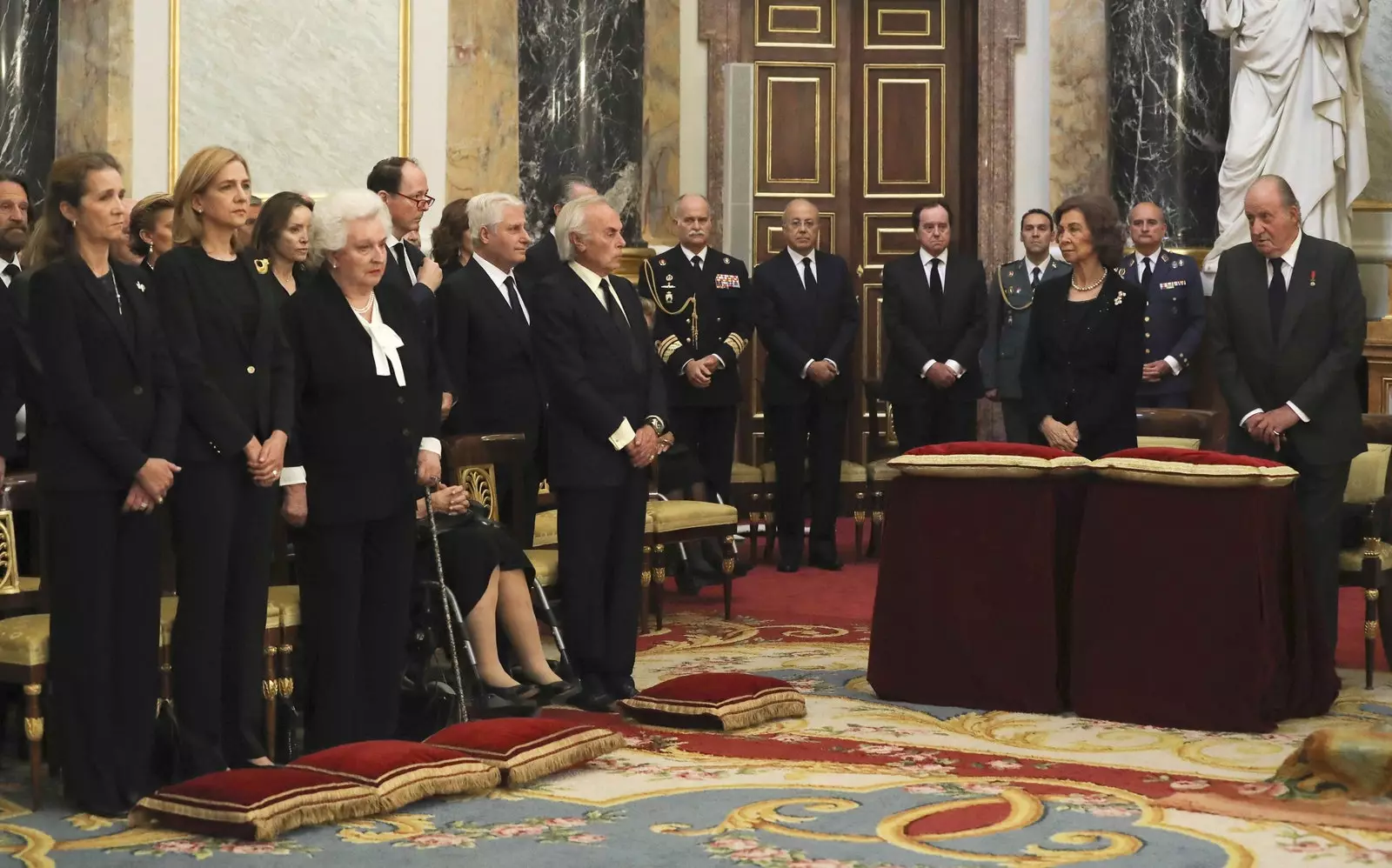 Почесните кралеви на погребот на принцезата Алиша де Бурбон-Парма.