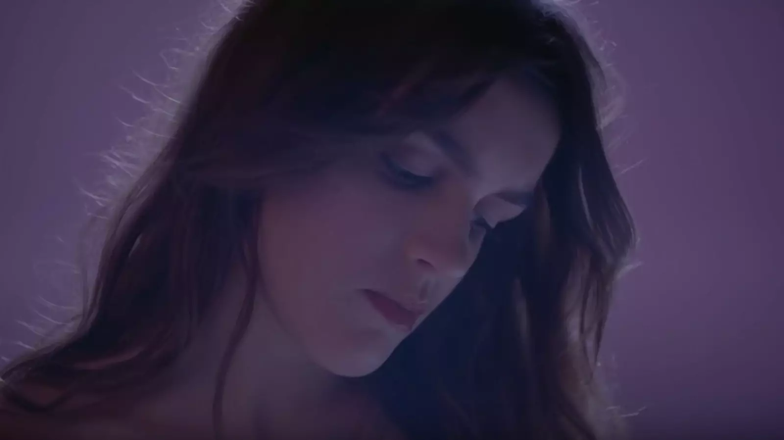 Amaia Romero në videoklipin e 'Një vend i ri'.