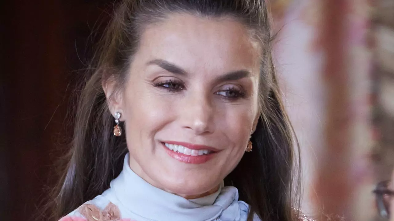 Ratu Letizia sareng anu paling takwa (sareng umum) kacilakaan sareng makeup dina dinten kahijina tanpa topéng