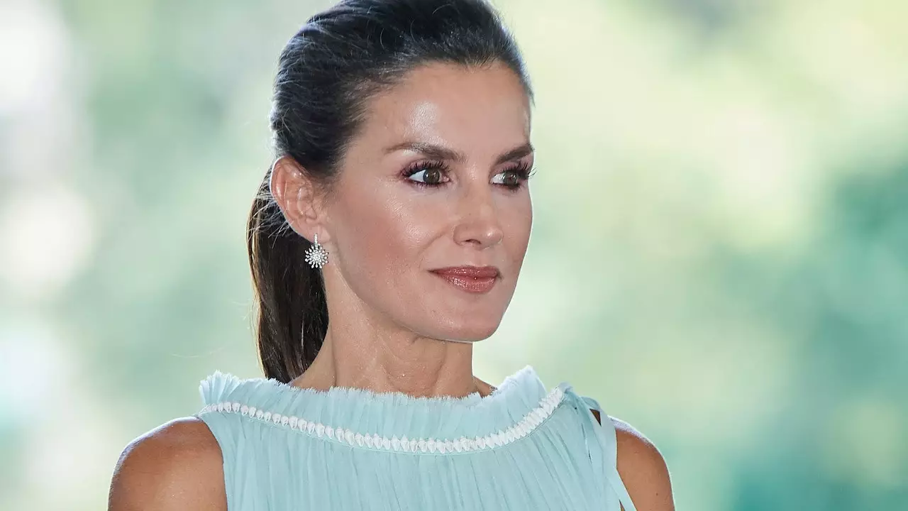 Kwiatowe, kobiece i eleganckie perfumy, które godzinami utrzymują się na skórze (a podobno używa tego Letizia)