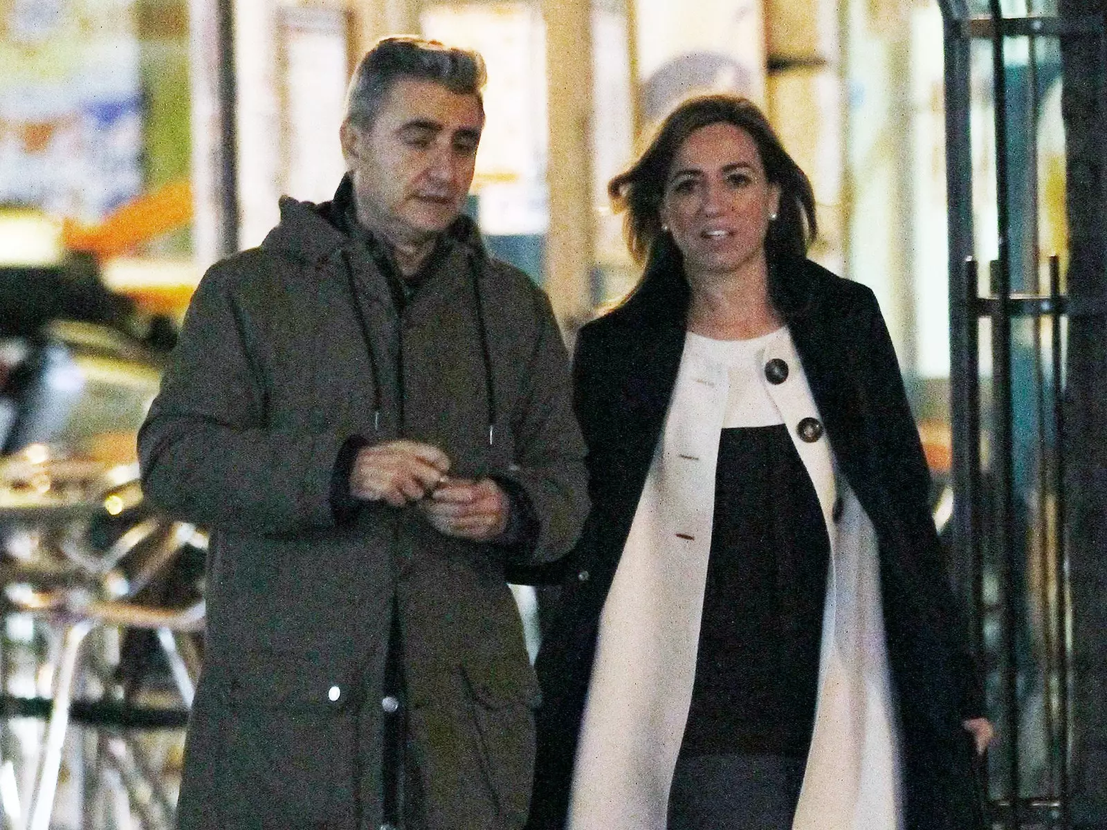 Carme Chacón e Miguel Barroso durante uma caminhada noturna por Madri em 11 de março de 2013.