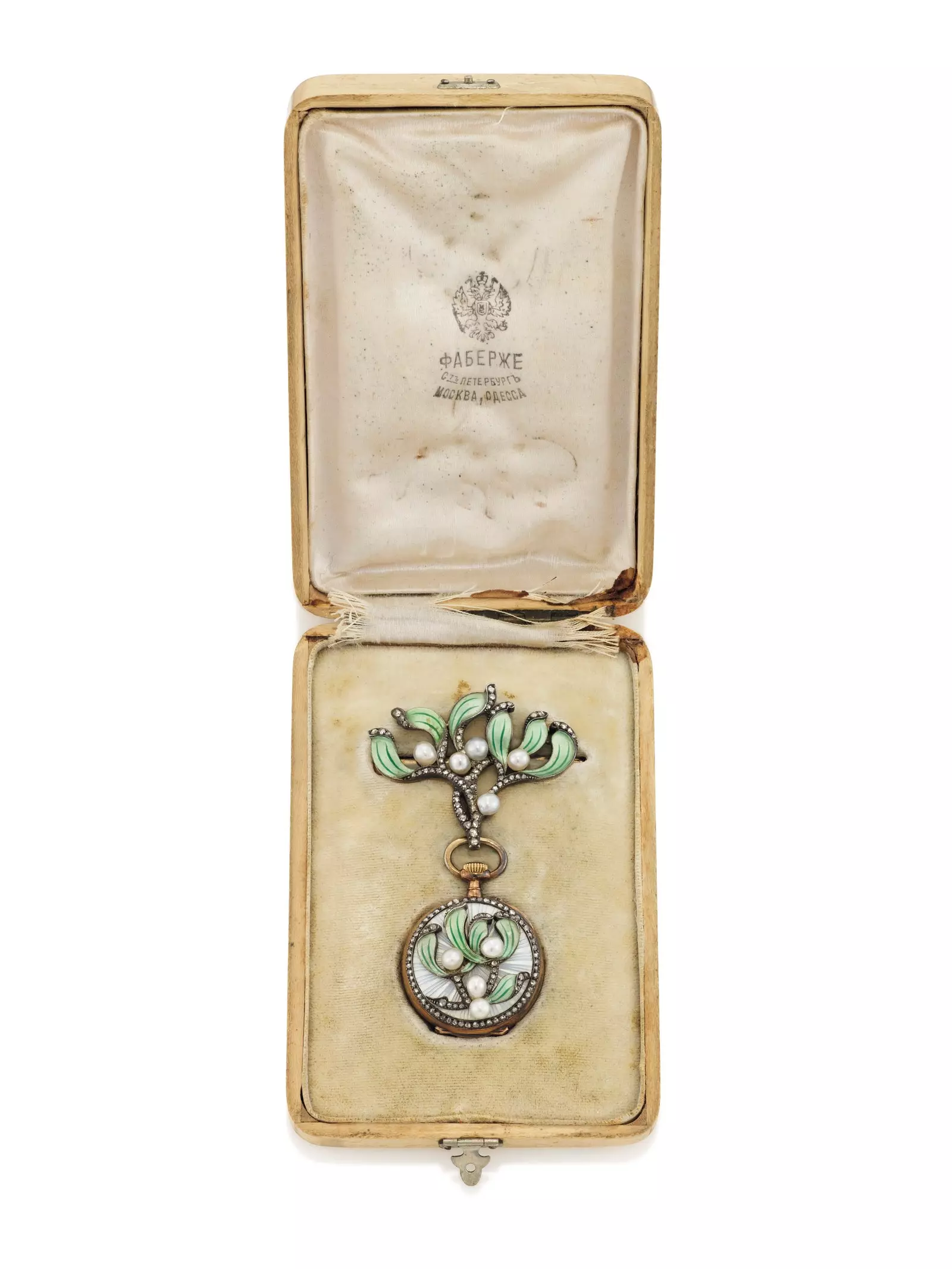 Enamel ug mother-of-pearl pendant nga relo gikan sa Faberg nga adunay base sa diamante ug perlas nga guilloch.
