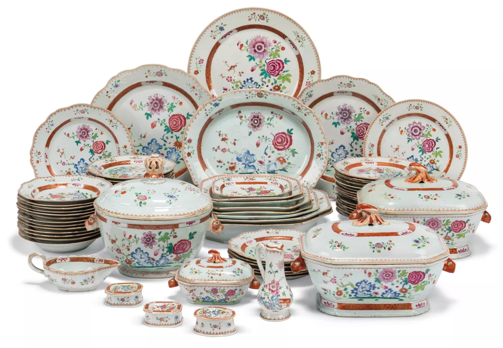18 世纪粉色家庭中式餐具。