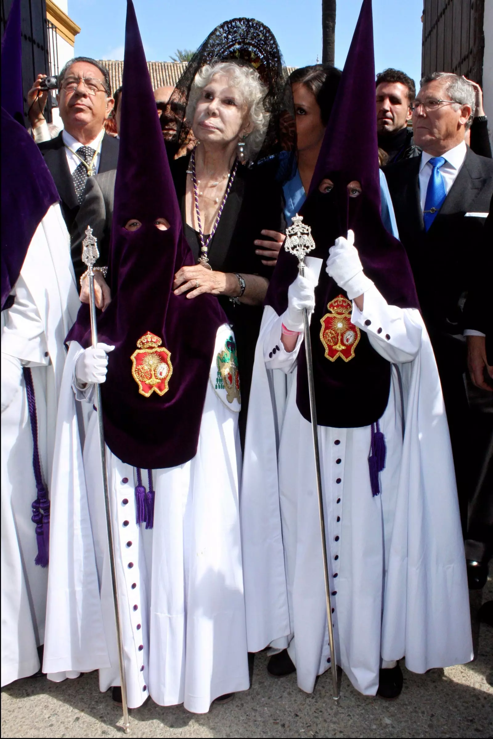 Hertuginden af Alba var en trofast af Sevilla og dens Holy Week. Her med mantilla i 2009.