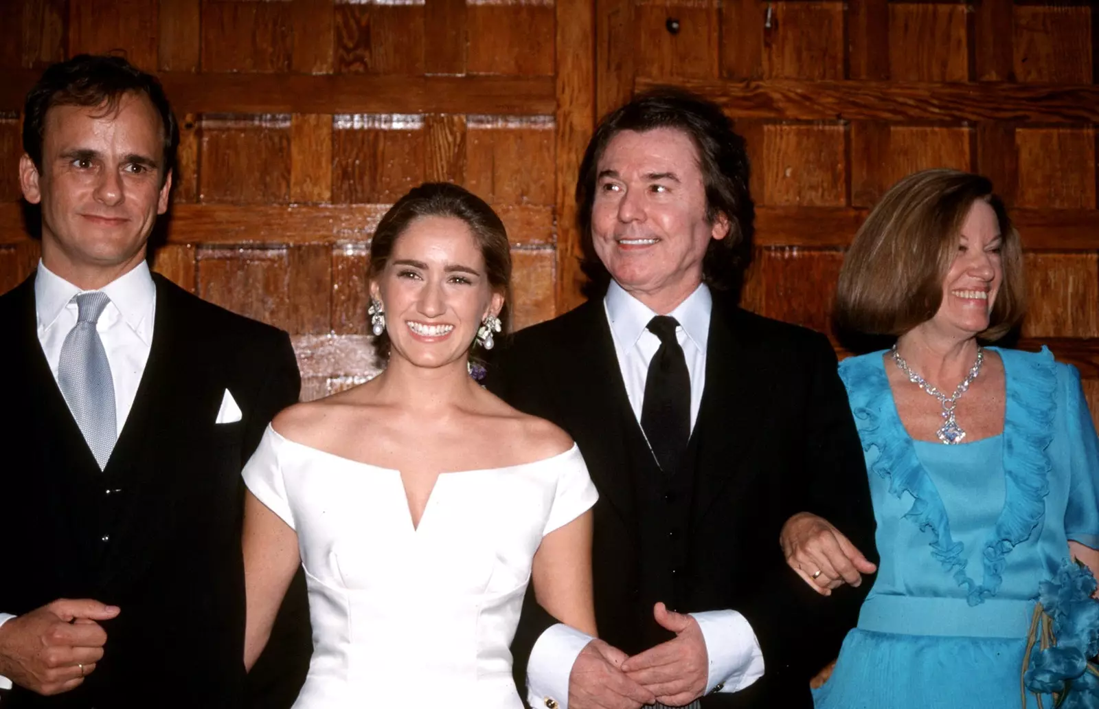 Алехандра Мартос и Алваро Арензана на дан венчања са Рафаелом и Наталијом Фигуероа 2001.