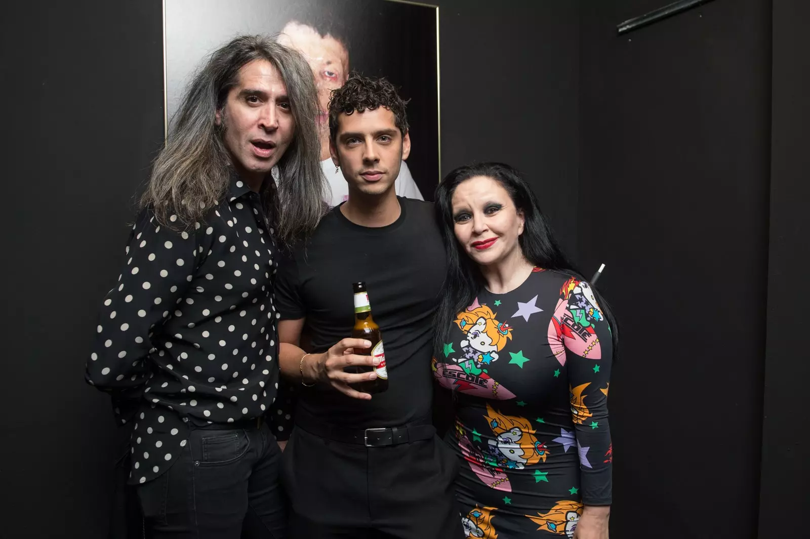 Mario Vaquerizo Eduardo Casanova i la cantant Alaska a la inauguració de l'exhibició 'Mrgenes'.