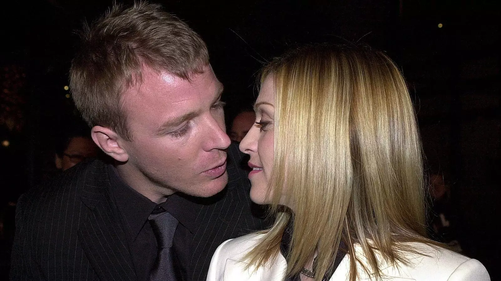 Madonna und Guy Ritchie bei der Premiere von „Snatch Pigs and Diamonds“ im Jahr 2001.