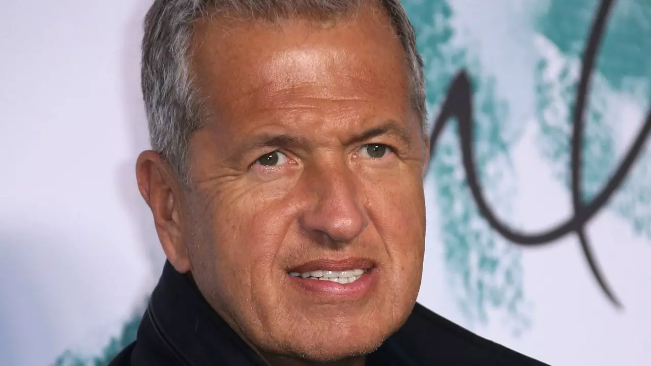 Mario Testino muag nws cov khoom ntiag tug rau qhov laj thawj zoo