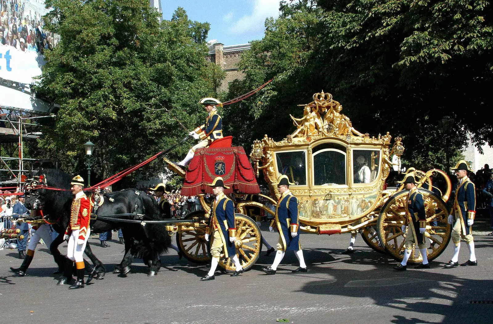 Beatriz de Holanda pẹlu Mxima ati Guillermo ni Golden Carriage ni ọjọ šiši ayeye ti Ile-igbimọ Dutch ...