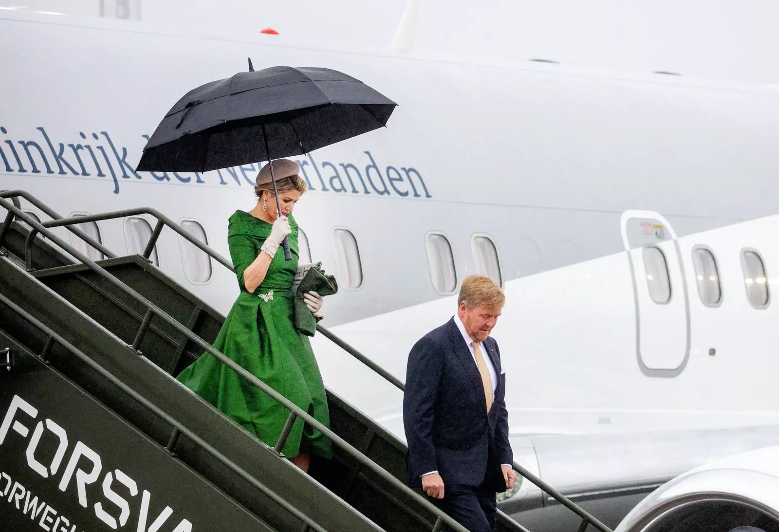 Maxima dan Guillermo semasa ketibaan mereka di lapangan terbang Gardermoen di Oslo.