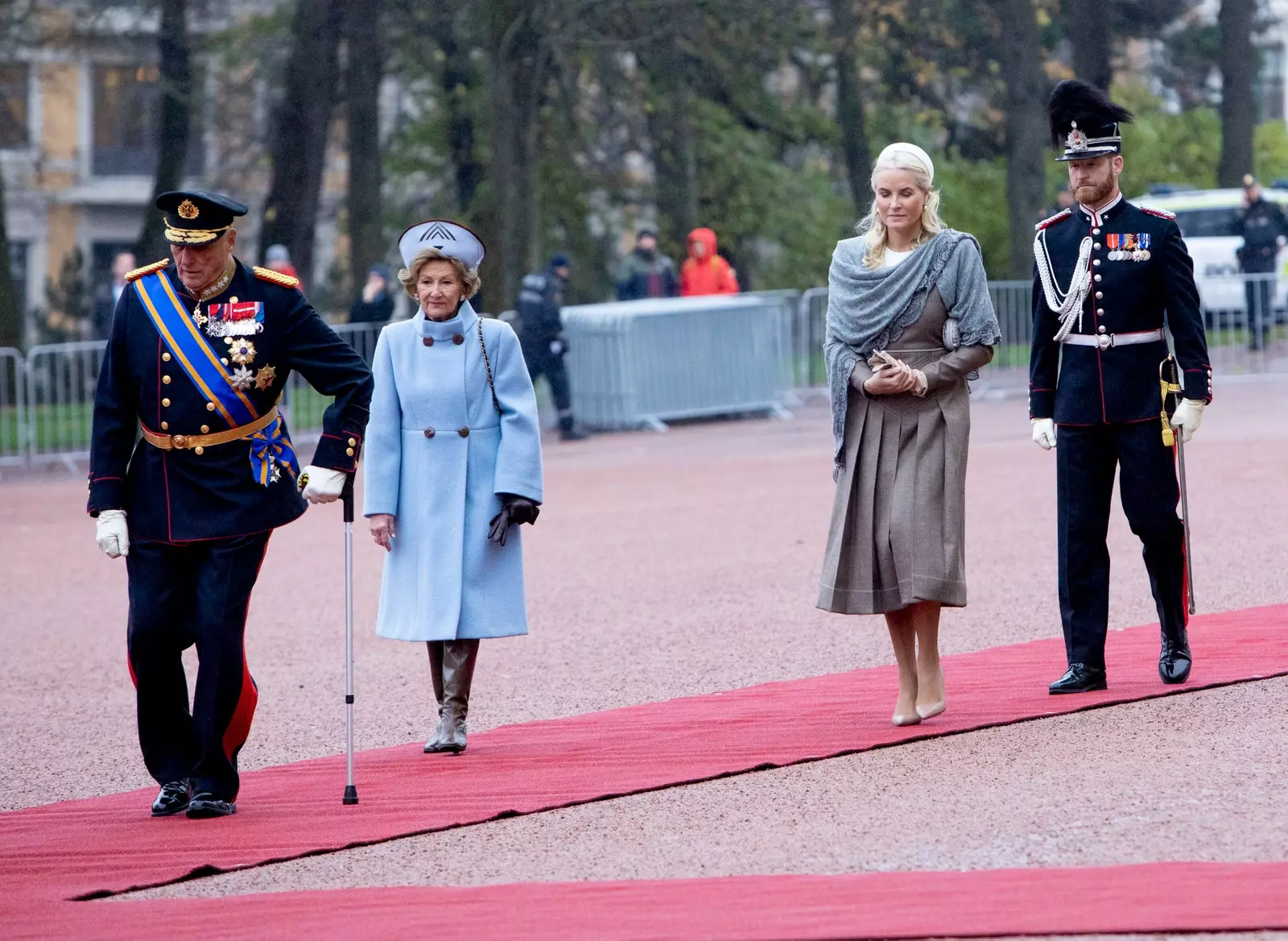 MetteMarit và Công chúa Marta Luisa tham gia cùng Nhà vua và Nữ hoàng Na Uy trong tiệc chiêu đãi Maxima và William của Hà Lan