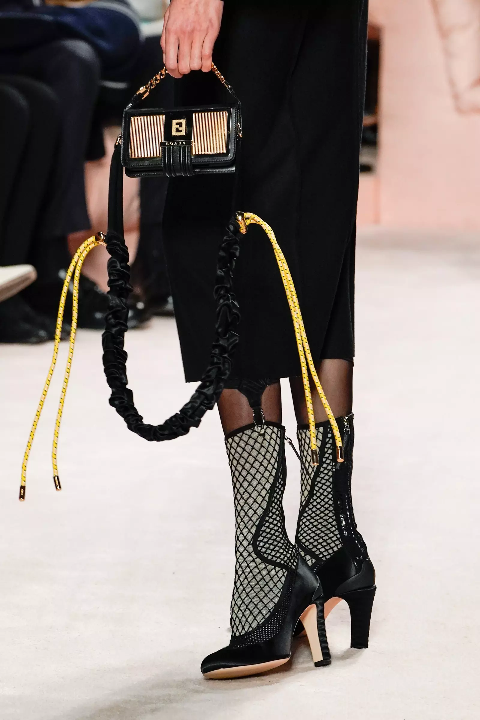 Fendi FallWinter 20202021 Kollektioun Show zu Mailand