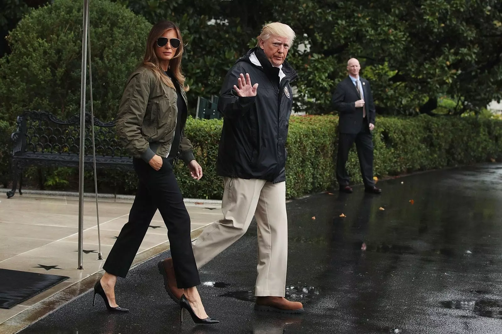 Melania se hakskene het 'n geringe skandaal veroorsaak op pad na orkaanverligting in Texas.