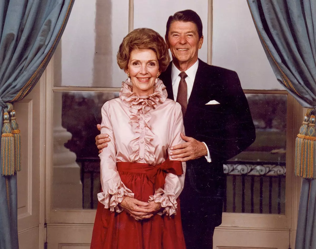 Nancy Reagan z Ronaldom Reaganom v Beli hiši.