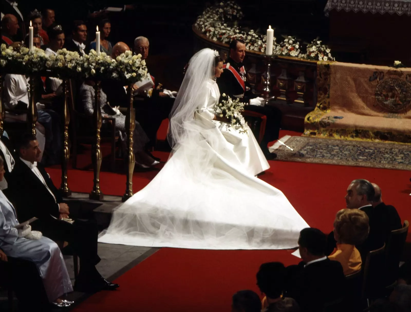 Durante o casamento de Harald e Sonia da Noruega, realizado em 29 de agosto de 1968.