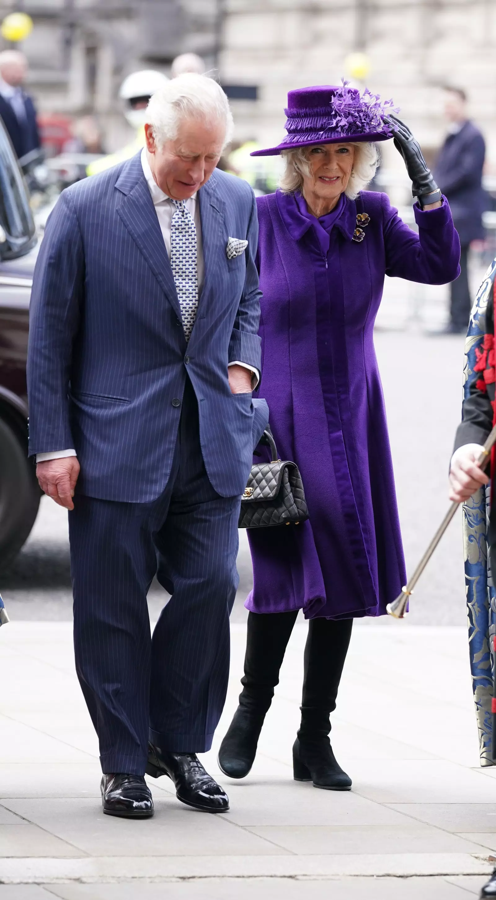 Prince Charles ati Camilla nigbati o de ni Westminster Abbey