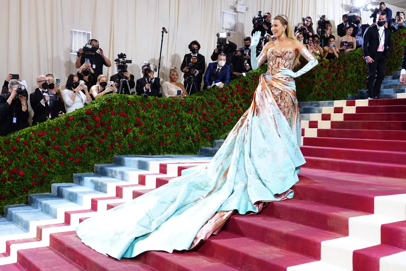 NEW YORK NEW YORK MAY 02 Blake Lively apezeka ku 2022 Met Gala Kukondwerera Ku America An Anthology of Fashion ku The...