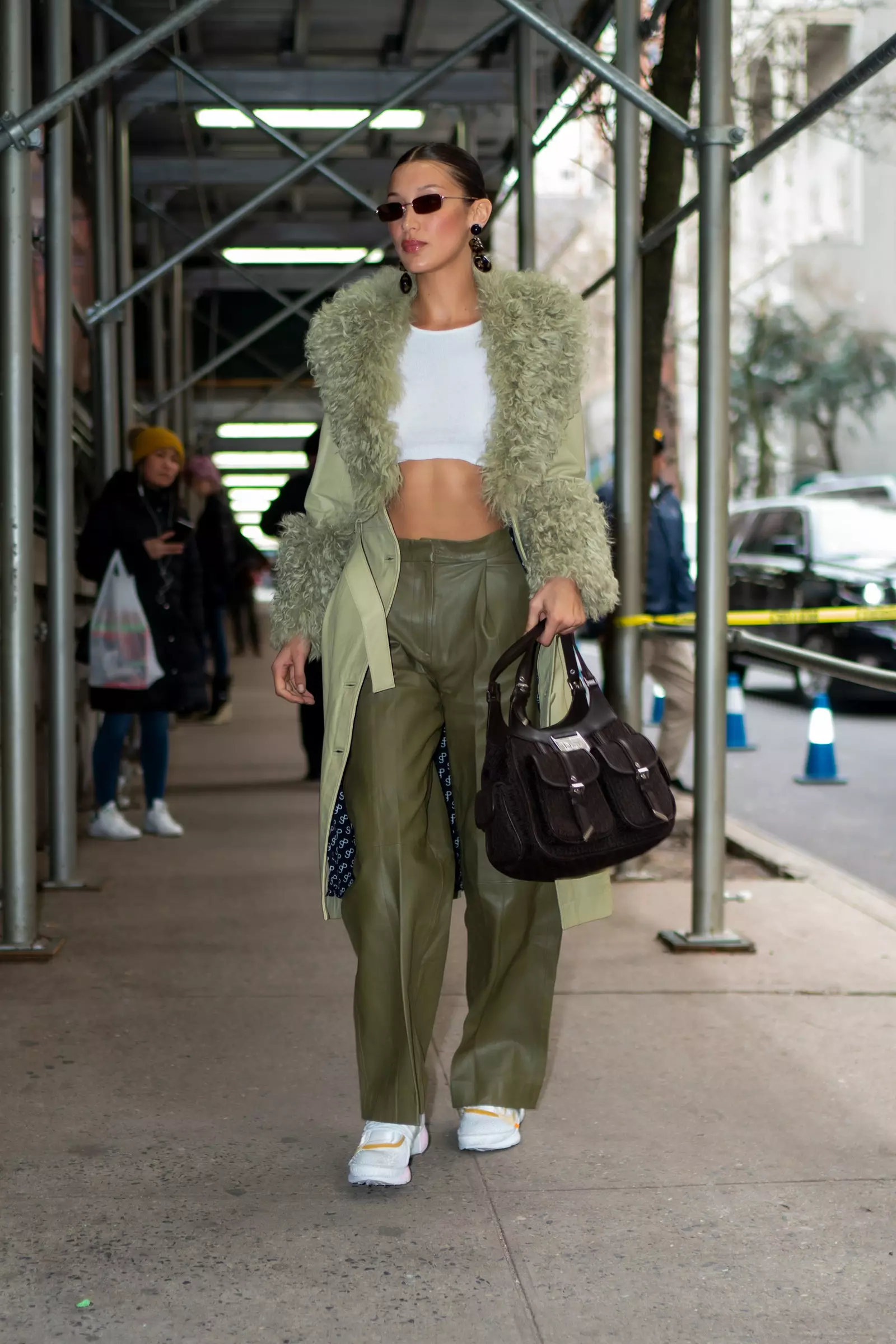 Белла Хадид 2020-жылдын февраль айында Нью-Йорктогу мода жумалыгында.