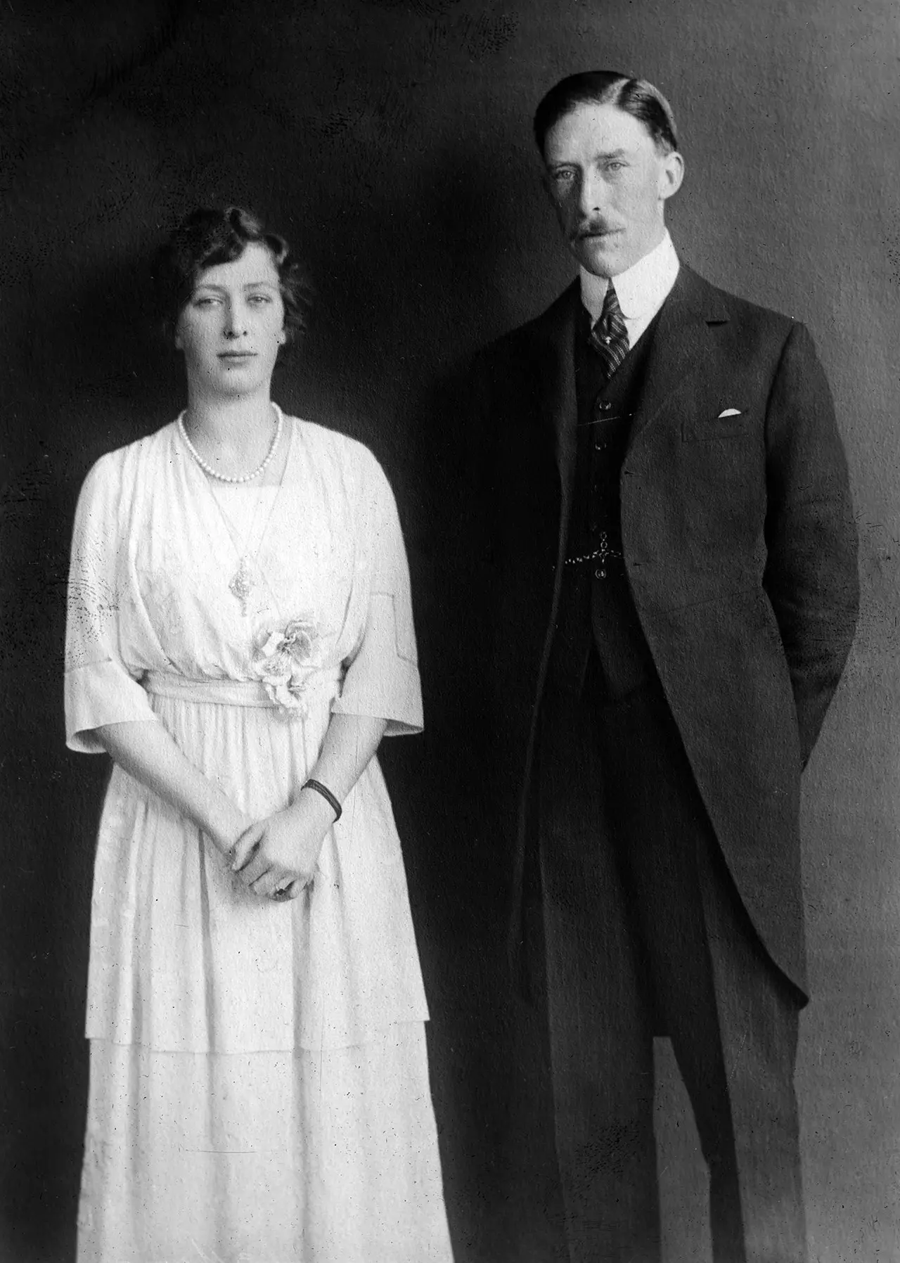 Bildet kan inneholde Mary Princess Royal og grevinne av Harewood Klær Klær Menneskelig person slips og tilbehør