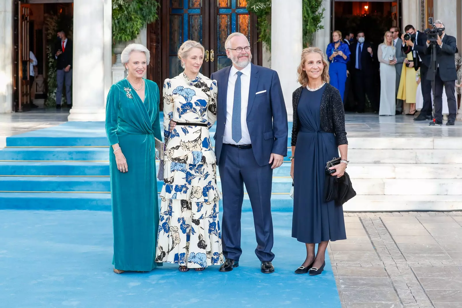 La reine Sofía et Elena sont les invitées parfaites du pendentif préféré de l'emrita à la nouvelle coiffure de l'infante