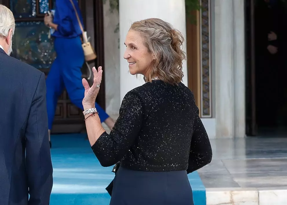 La reine Sofía et Elena sont les invitées parfaites du pendentif préféré de l'emrita à la nouvelle coiffure de l'infante